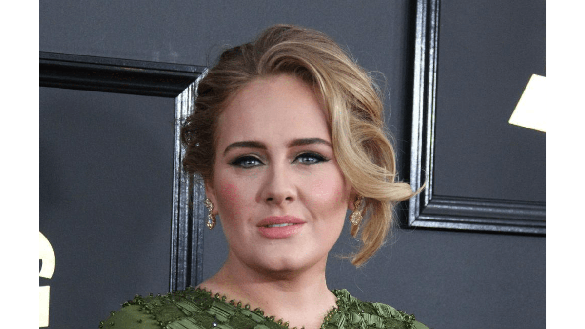 Adele buys custom cards - 8days