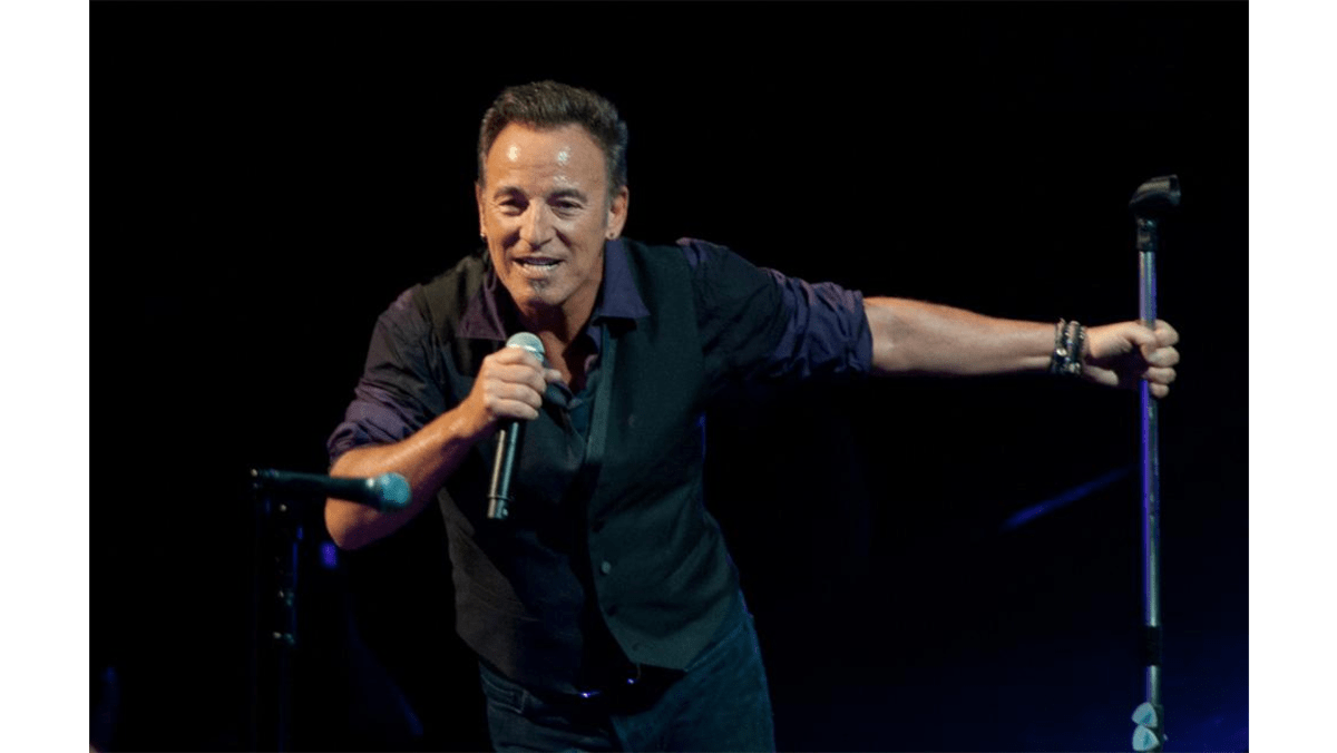 Bruce Springsteen dedicates concert to Tom Petty - 8days