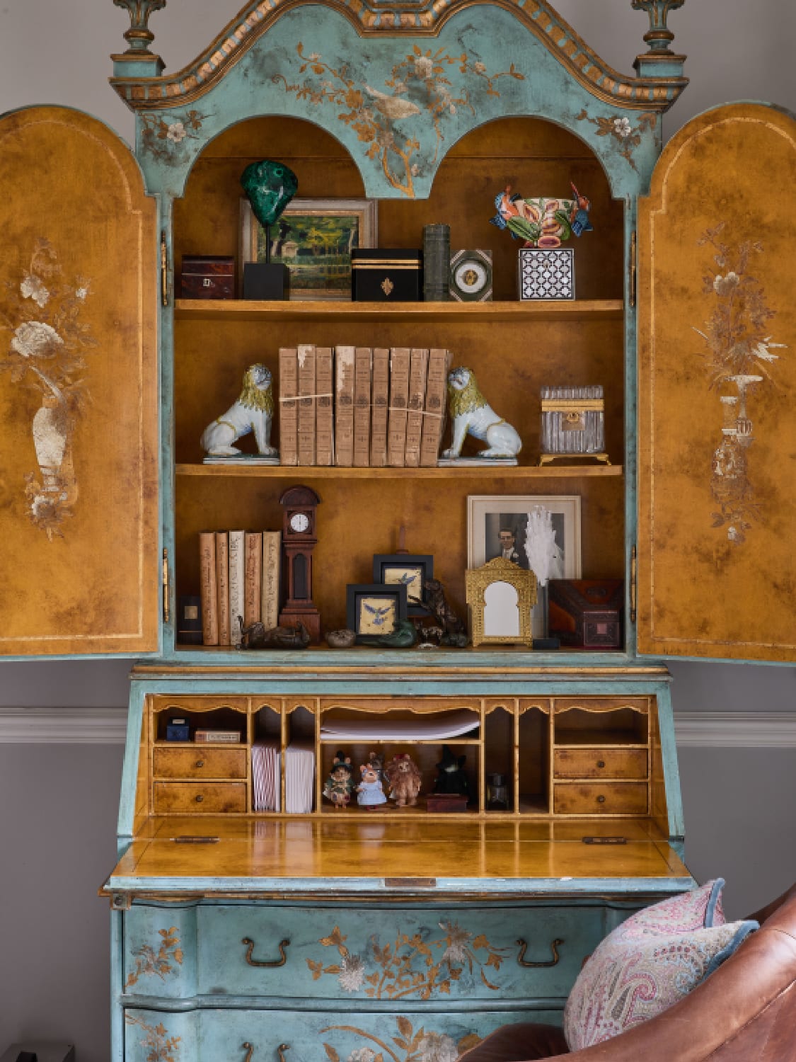 Tour of interior designer Katharine Pooley’s country home - CNA Luxury