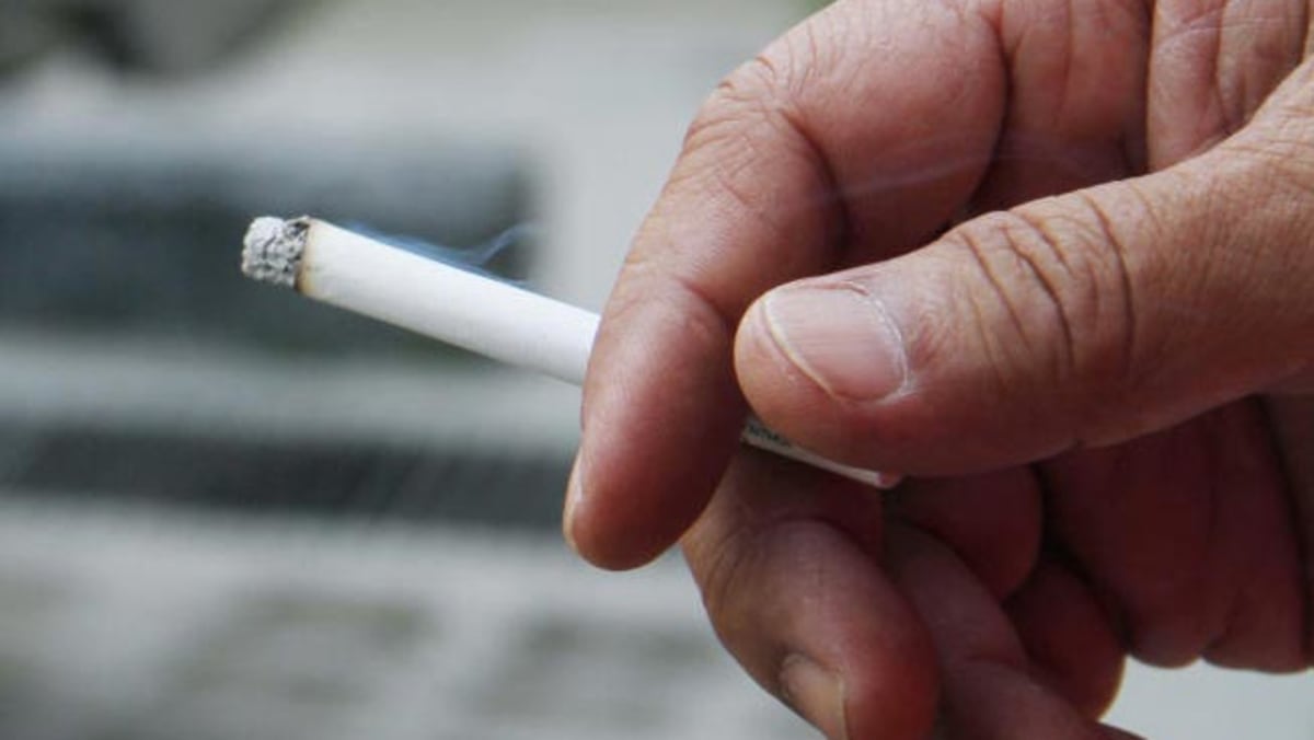 Food handlers who smoke in kitchens passing on contaminants to ...