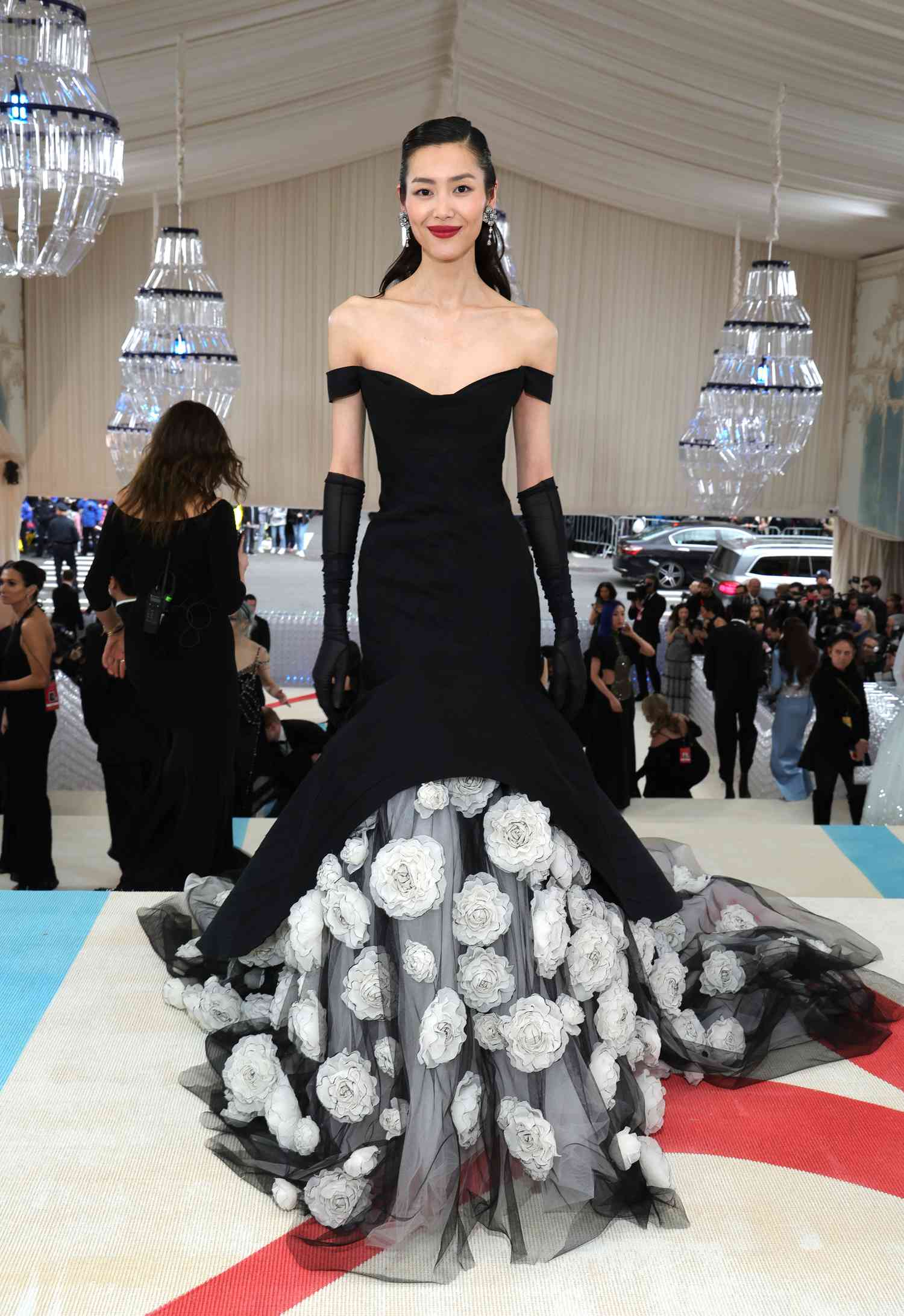 最强时尚奥斯卡Met Gala 众星穿搭向已故“时尚老佛爷”致敬！ – 988