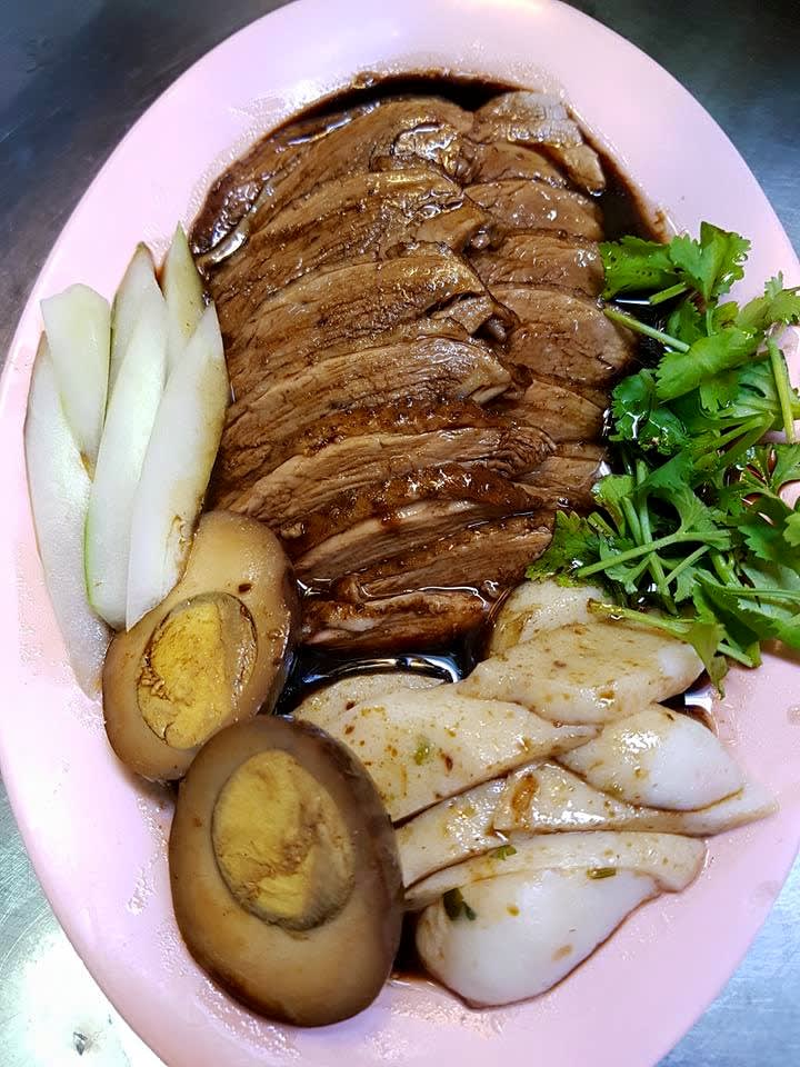 Ah Xiao Braised Duck Hawker Giving Out Free Duck Bags To 30 Customers ...