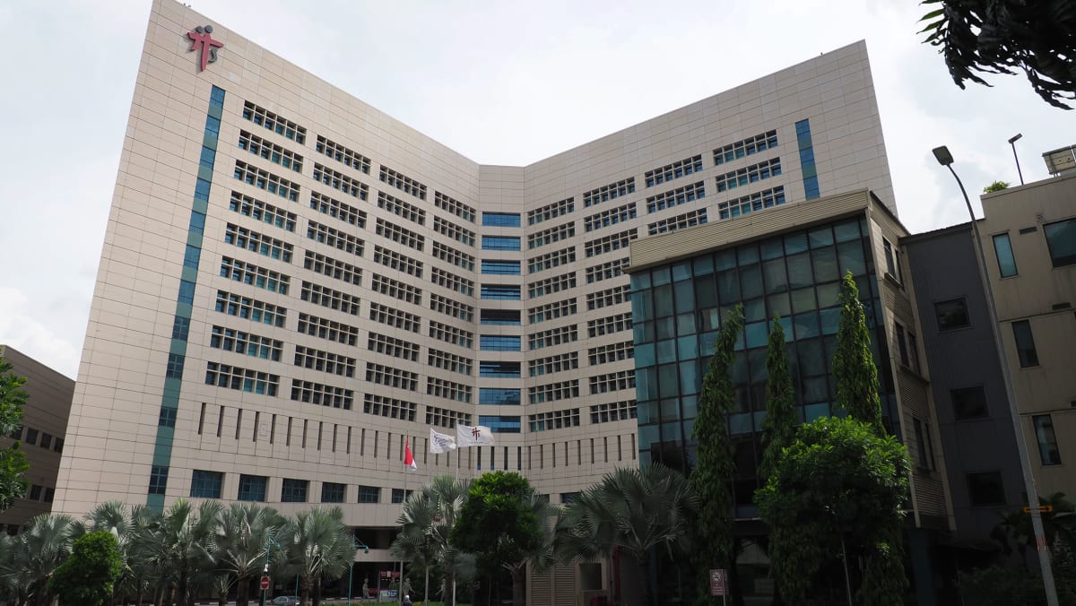 88-year-old Singaporean warded at TTSH dies of Covid-19 complications ...