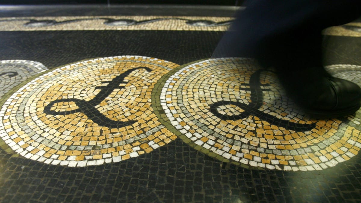 Pound Hits New Low Against Singapore Dollar TODAY pound-hits-new-low-against-singapore-dollar-today