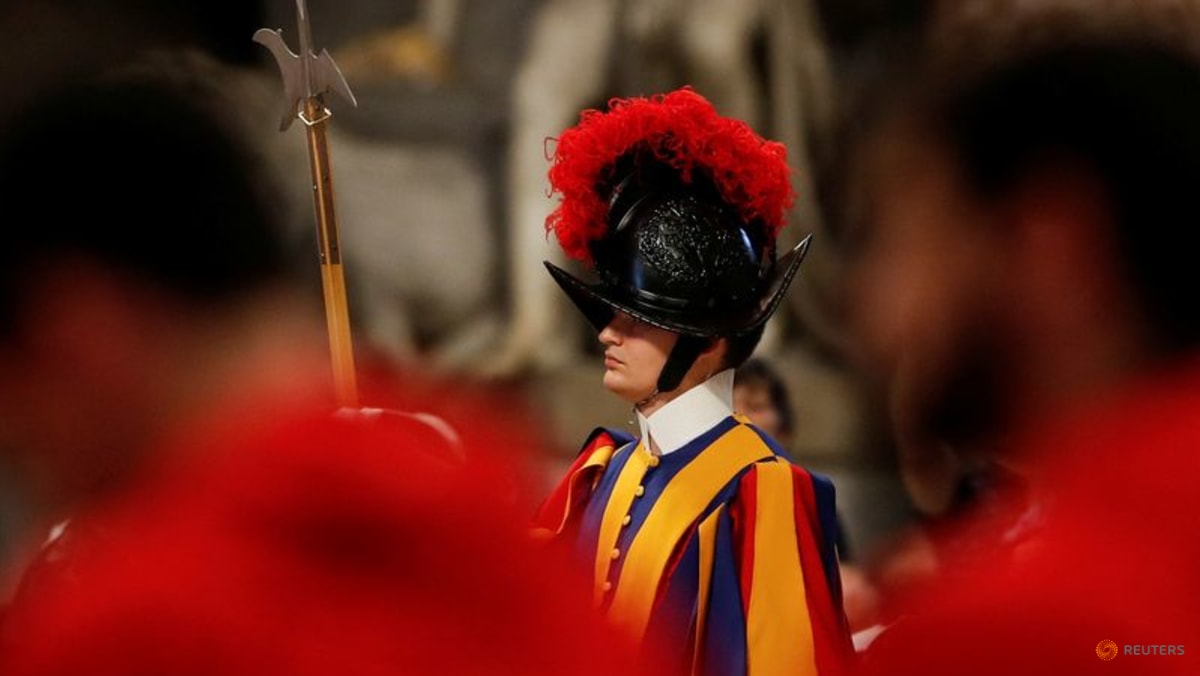 WANTED: 25 men to guard the pope. Must be Catholic. Must be Swiss - TODAY