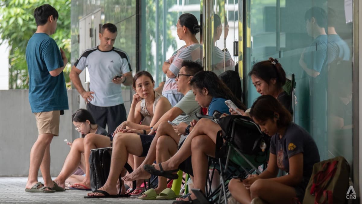 Taylor Swift fans start queuing at SingPost outlets more than 24 hours ...