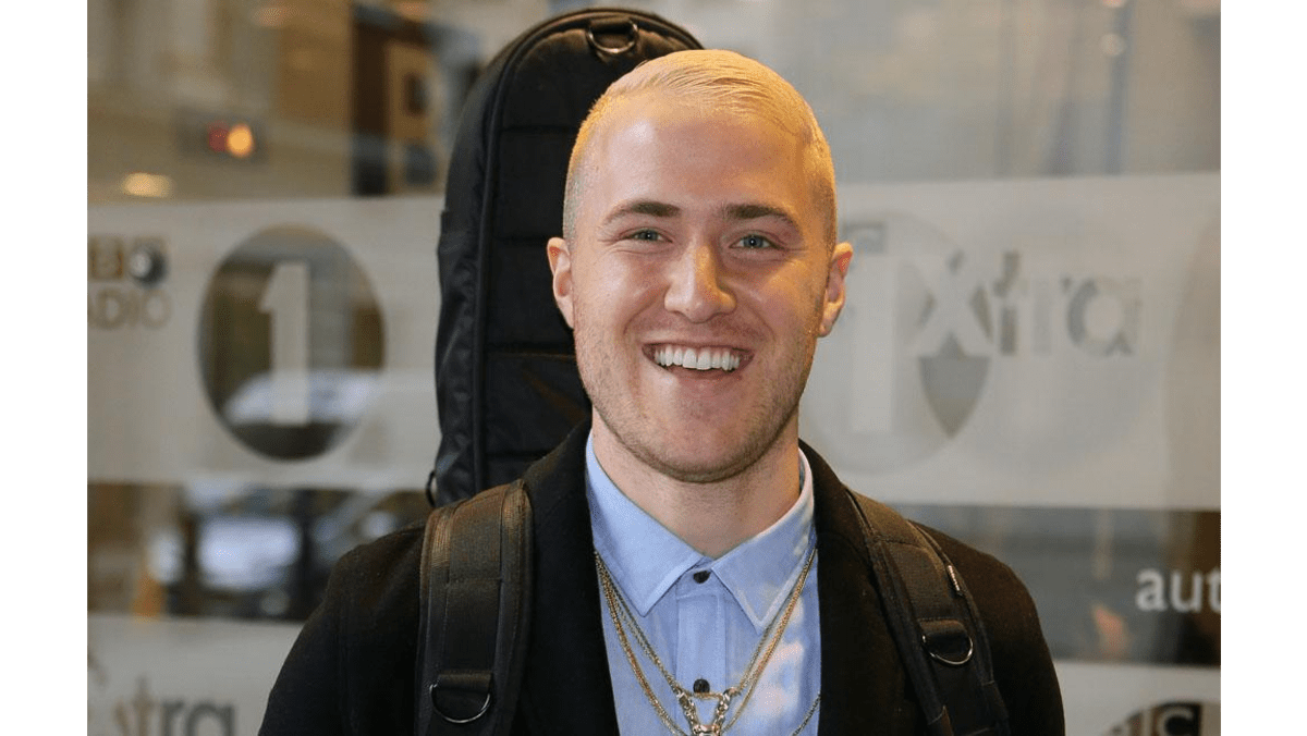 Mike Posner mourning late father - 8days