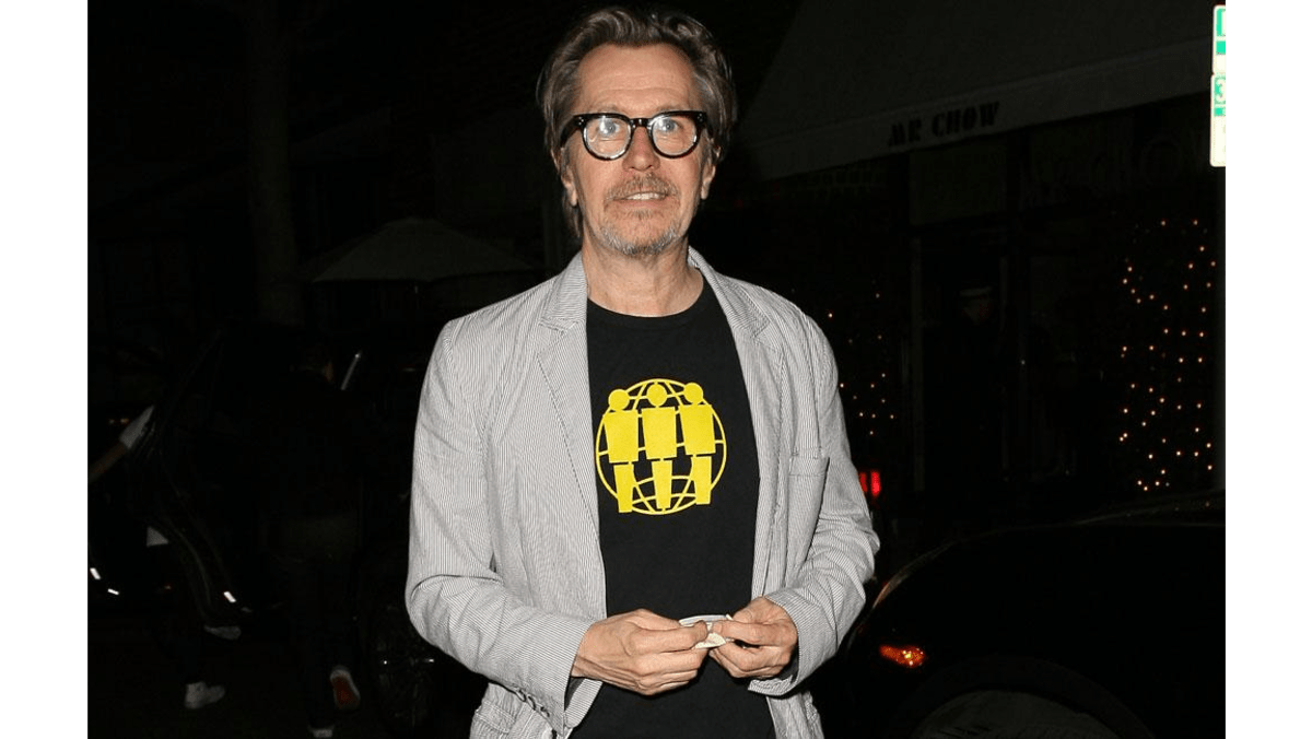 Gary Oldman's strong Churchill look - 8days