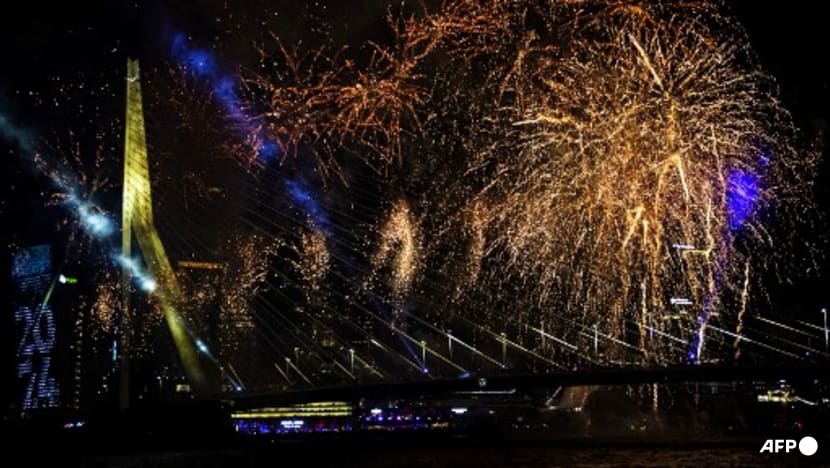 Dutch police arrest more than 200 during New Year riots - CNA