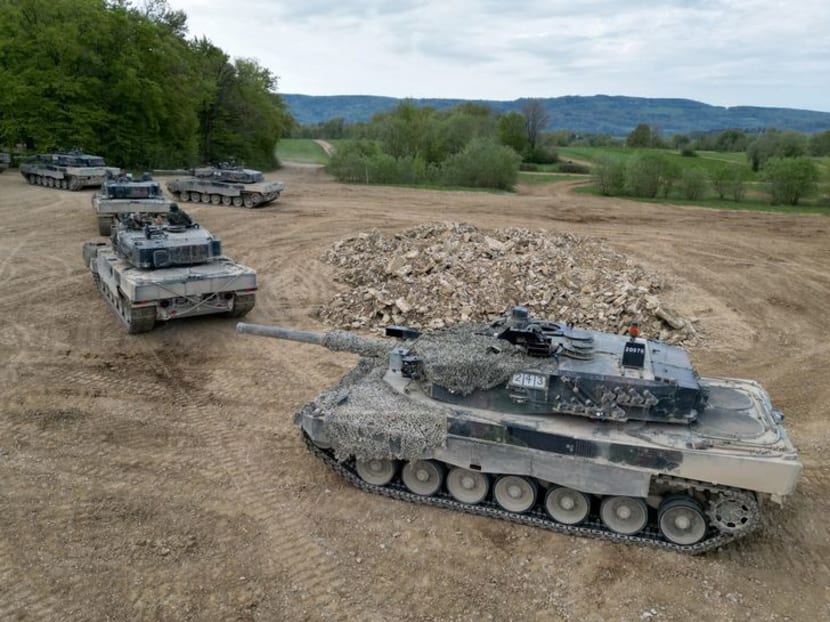 Swiss army displays Leopard 2 tank as Germany hopes for sale - TODAY