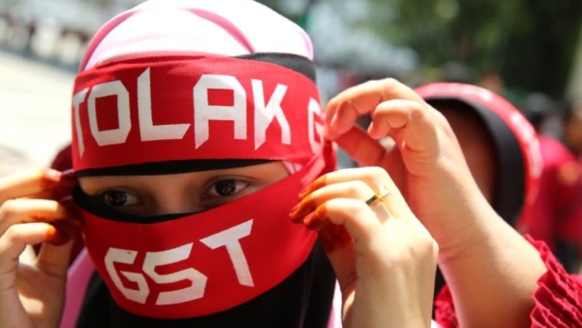Thousands attend anti-GST protest as KL police lock down Merdeka Square ...