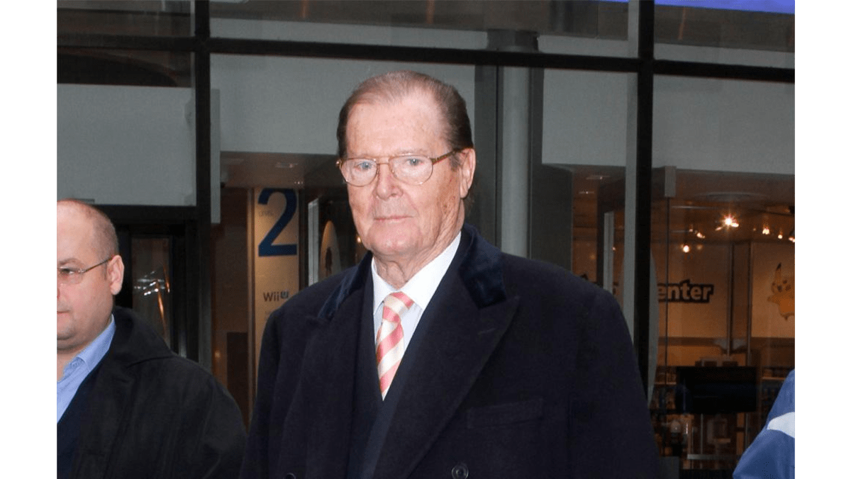 James Bond legend Sir Roger Moore dies at 89 - 8days