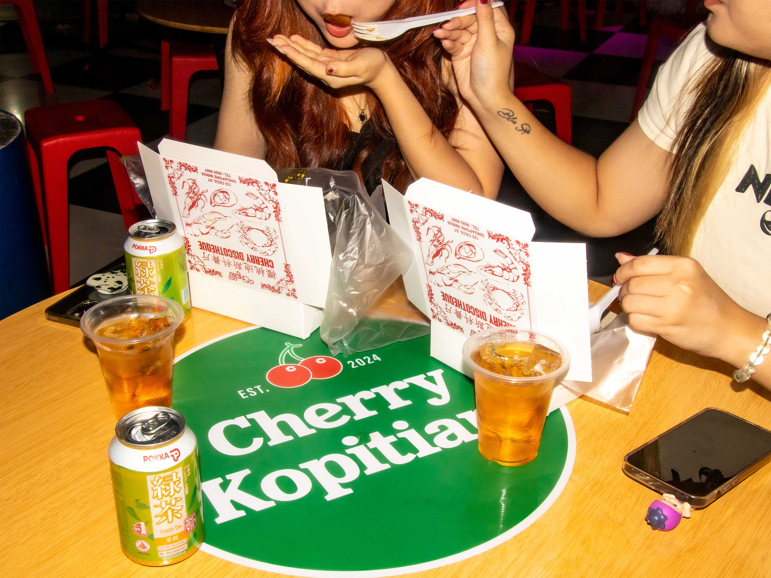 Nightclub Sets Up Cai Png Stall On Its Dancefloor During Lunchtime - 8days