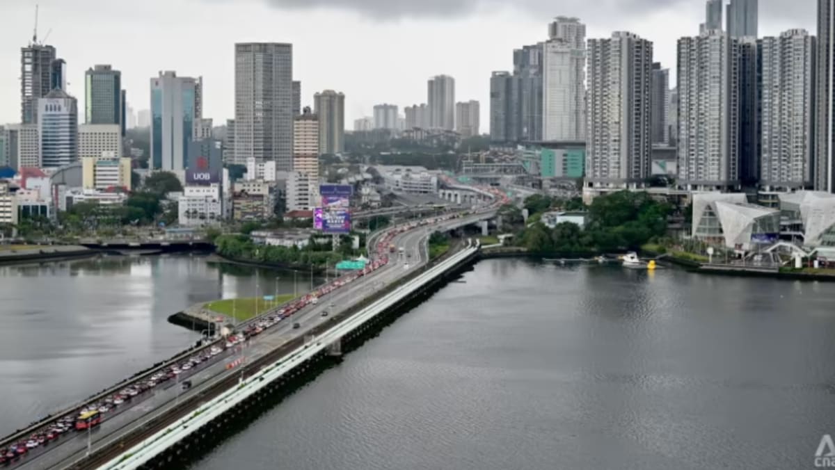 Kesesakan lalu lintas berterusan dijangkakan di pusat pemeriksaan ...