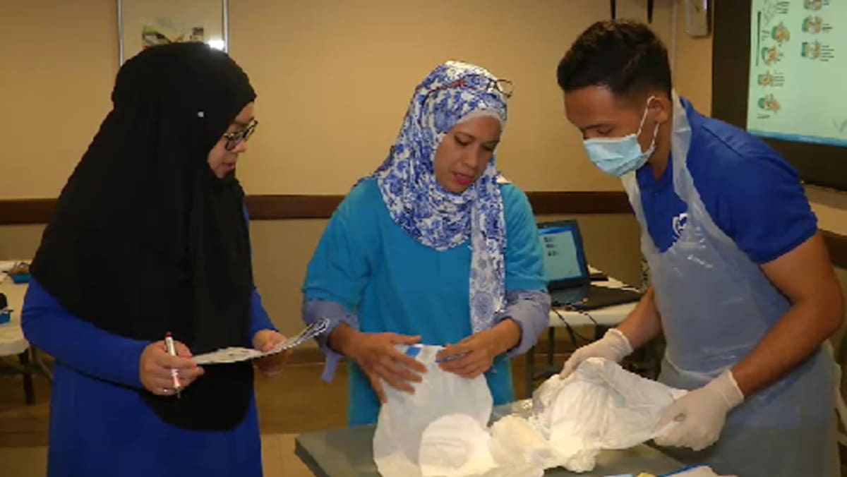 'Project Touch' semai sifat rahmah belia kepada warga emas memerlukan ...