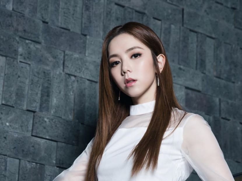 G.E.M Wins Her First Golden Melody Award; Throws Massive Shade At ...