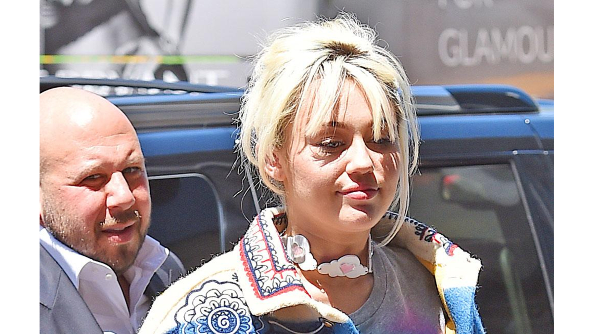 Miley Cyrus proud of record - 8 Days