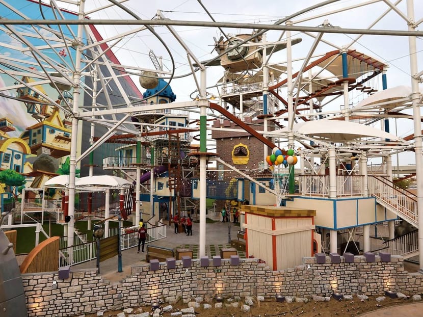 There’s A Giant Slingshot Ride At The World’s First Angry Birds Theme ...