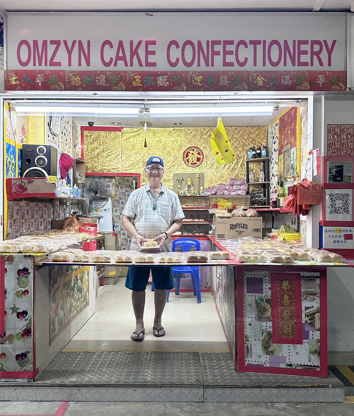 Bakery That Opens Just 4 Hours A Day Sells Old-School Curry & Coconut ...