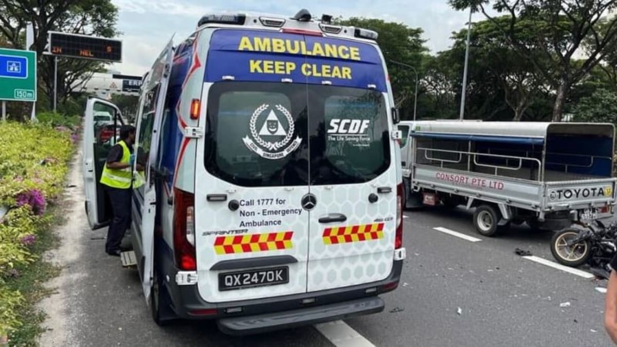 Penunggang motosikal maut dalam nahas di ECP; penumpang lompat keluar dari bas mini - BERITA ...