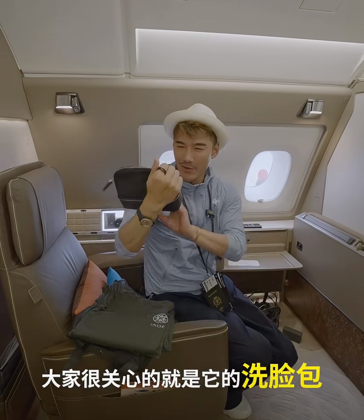 Chinese Actor Hu Bing Reviews SQ’s First Class Suites On A380, Gives It ...