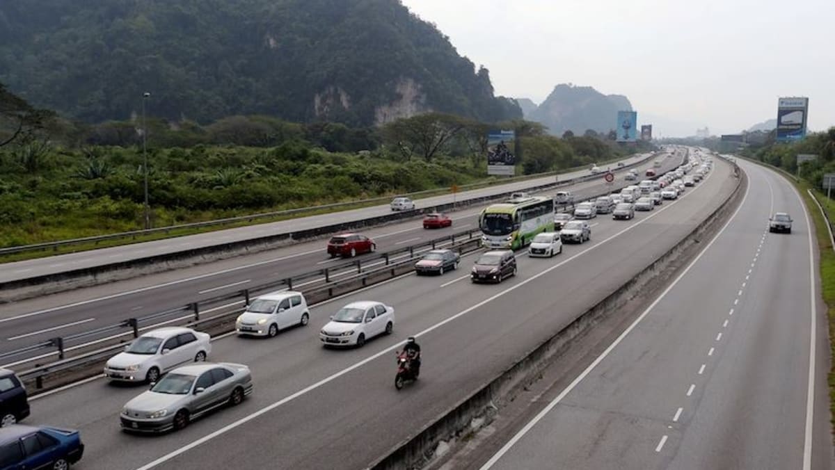 Man impaled by iron rod after crashing into trailer - TODAY