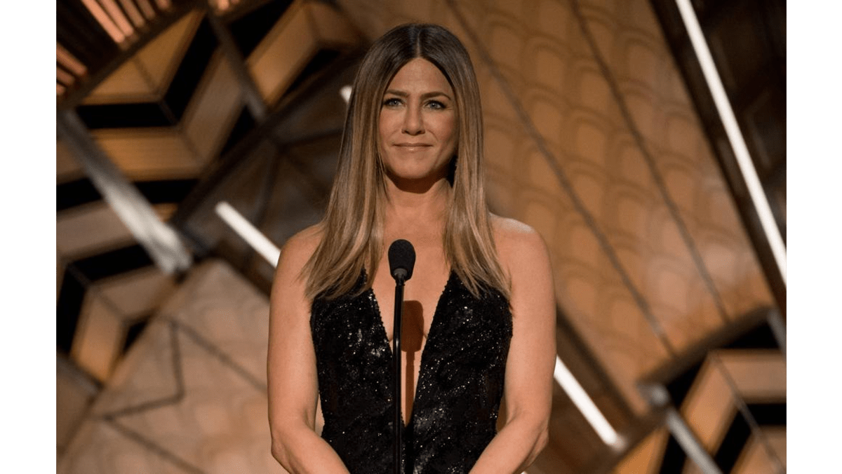 Jennifer Aniston Watches Tv Naked 8days