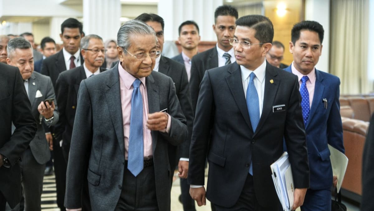Azmin and his followers say they were trying to protect Mahathir - TODAY