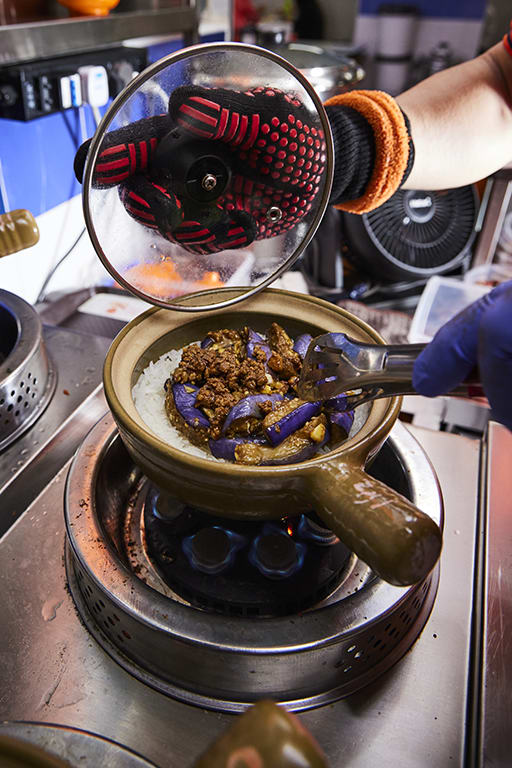 Bangkok Spa Owner Opens Claypot Rice Stall, Cooks With ‘AI Technology ...