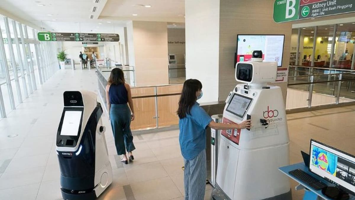 Robot periksa suhu, lif tanpa butang antara teknologi baru hospital ...