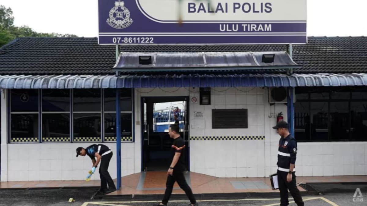 5 ahli keluarga suspek kes serangan Balai Polis Ulu Tiram kekal ditahan untuk disiasat - BERITA ...