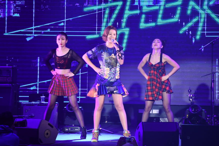 Amber An Performs In Taipei - 8days
