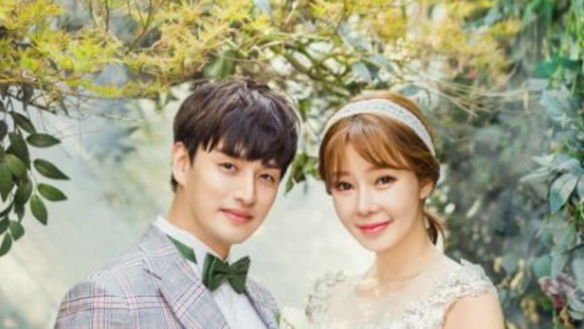 U-KISS′ Eli and Wife Ji Yeon Soo Pose for Wedding Photo Spread - 8days
