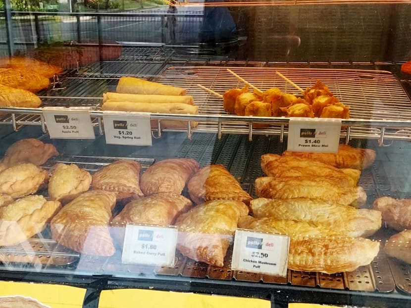 Hidden Gem Curry Puff Joint Sells Tasty Black Pepper Chicken & Apple ...