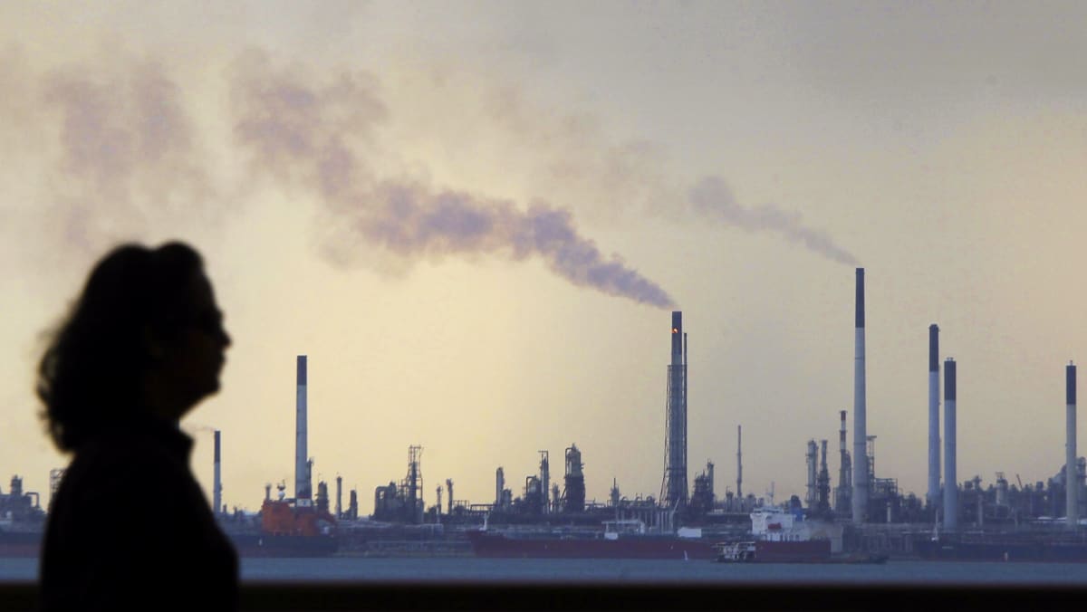 Chemical leak hits Shell’s Pulau Bukom facility - TODAY