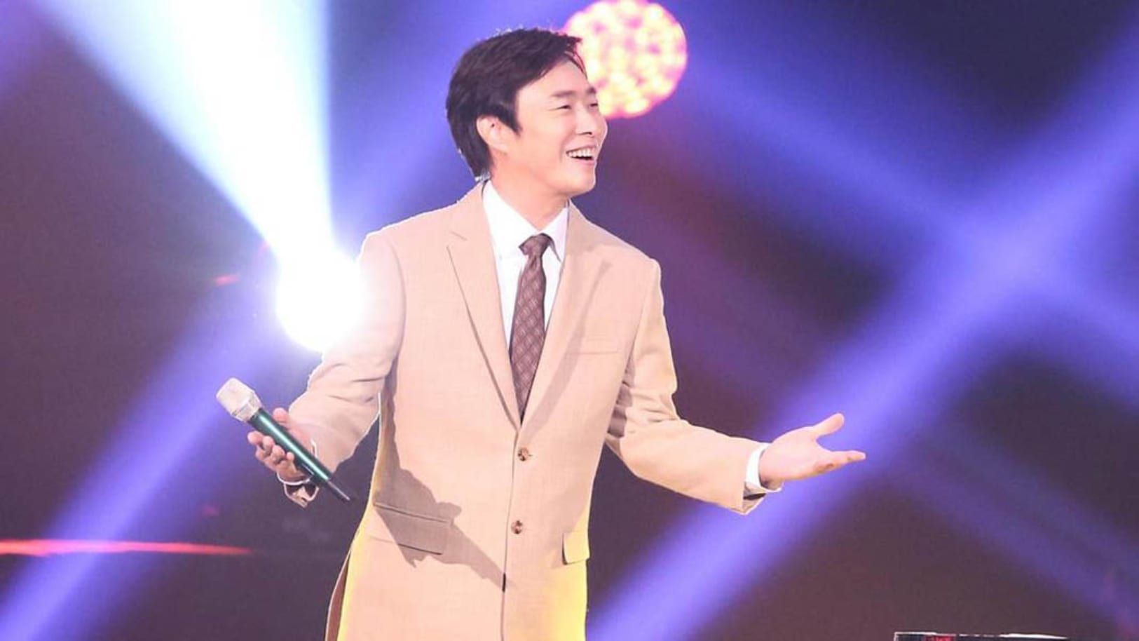 Fei Yu Ching bids an emotional goodbye to showbiz after 47 years - 8days