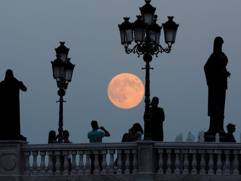Supermoon seen around the world - TODAY