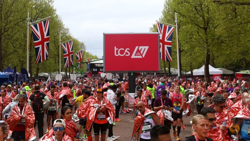 London Marathon sets event record with more than 53,000 finishing - CNA