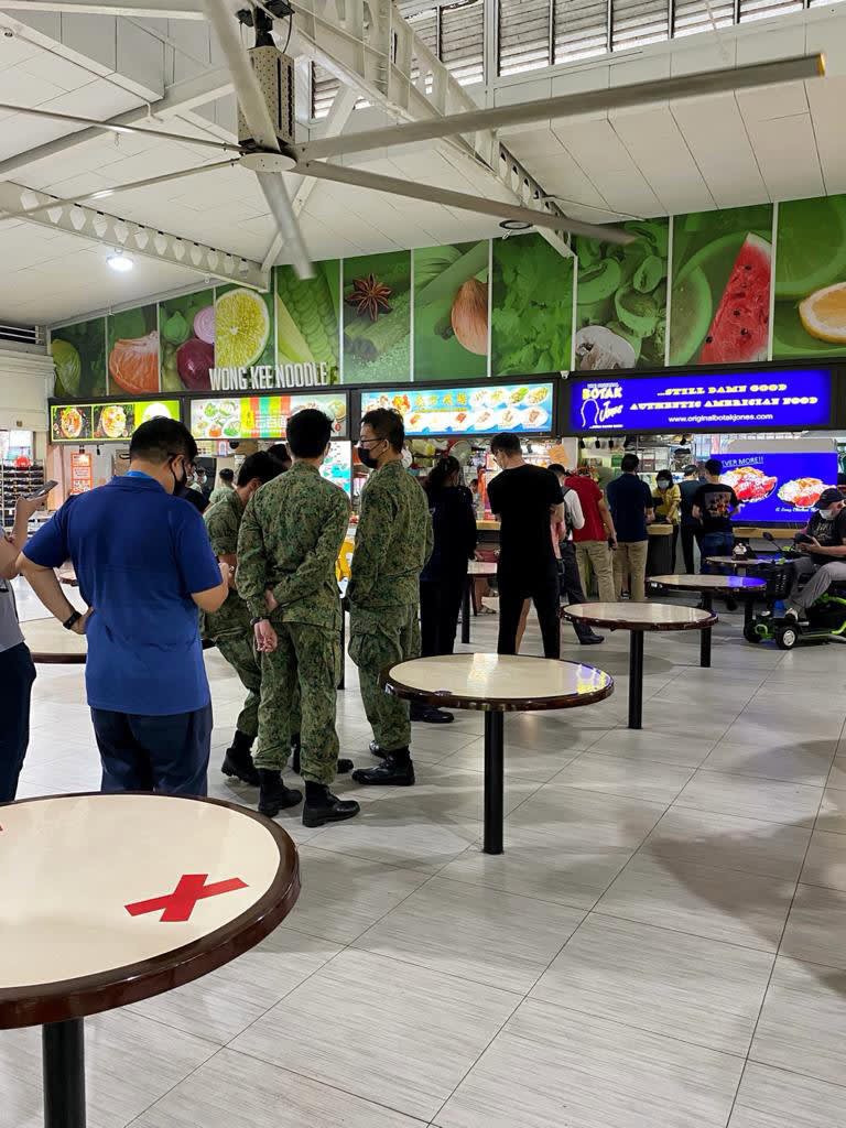 Long Queue 1 5 Hours Wait At Botak Jones Comeback Outlet Opening Day long-queue-1-5-hours-wait-at-botak-jones-comeback-outlet-opening-day