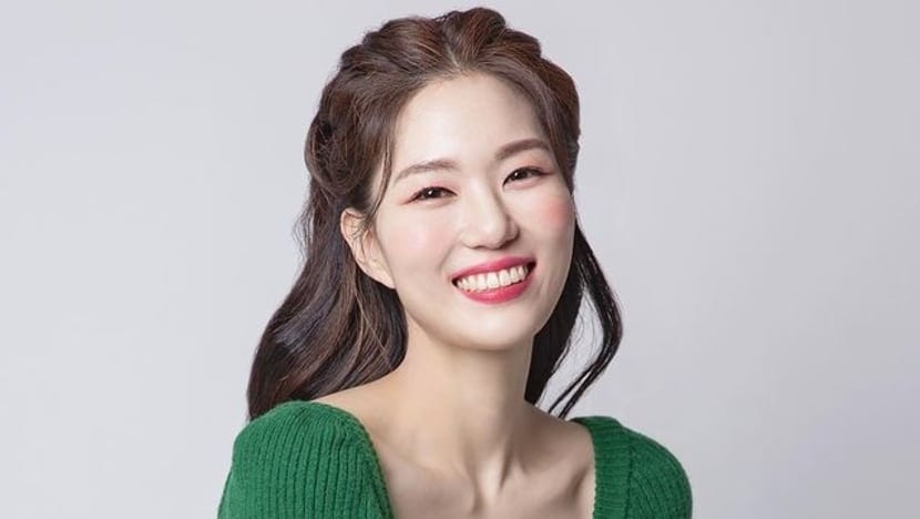 தென்கொரிய நடிகை படிக்கட்டில் விழுந்து மரணம் - அவரின் உடலுறுப்புகளைத் ...