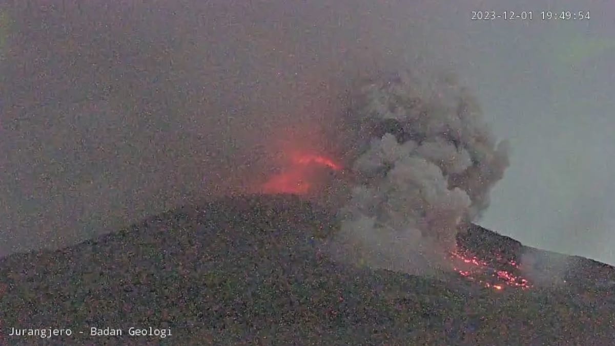 Gunung Merapi di Indonesia sembur abu setinggi 2,000 meter - BERITA ...