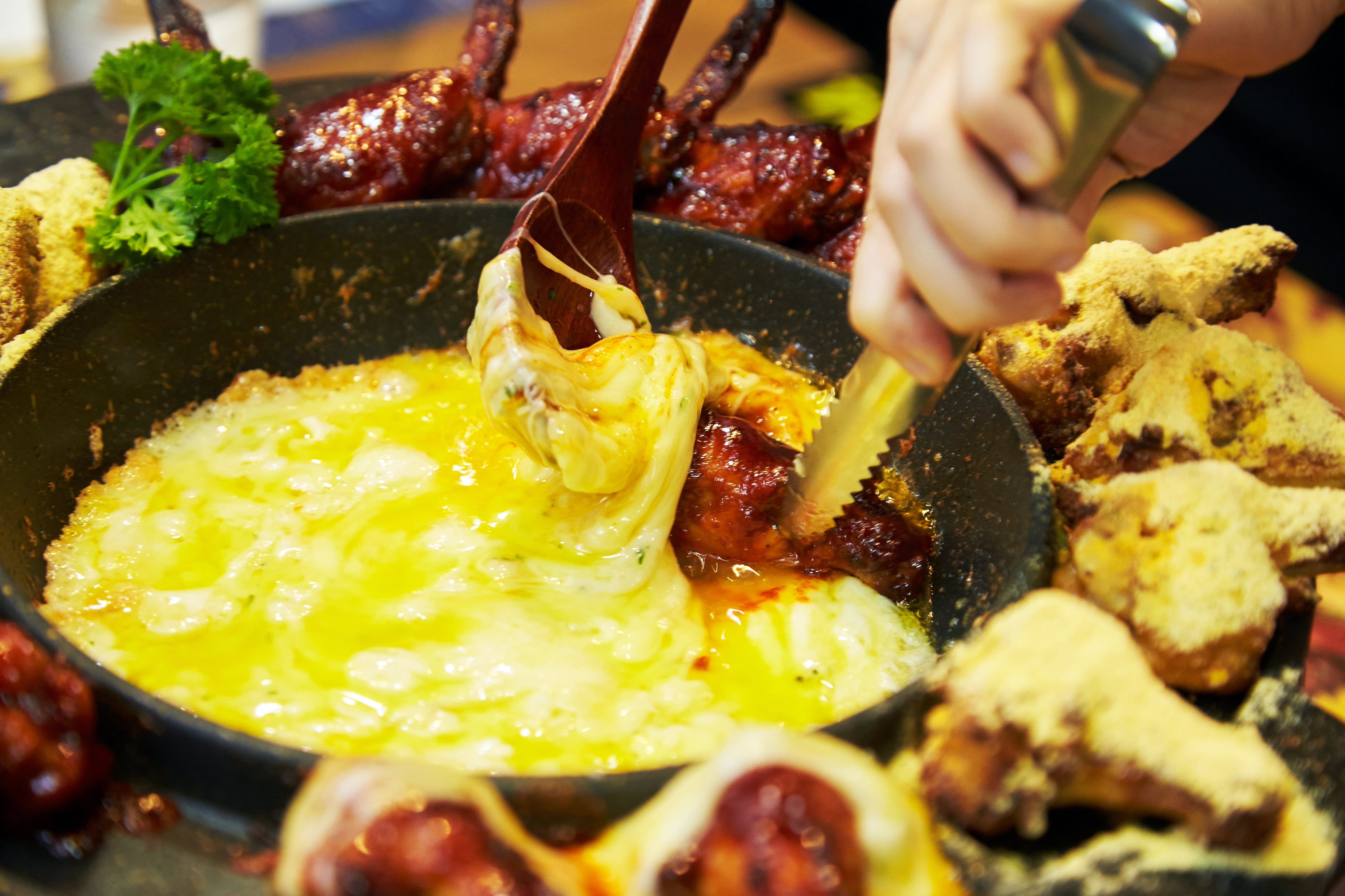 EXO-Endorsed Korean Chicken Chain Goobne Opens First Outlet In S’pore ...