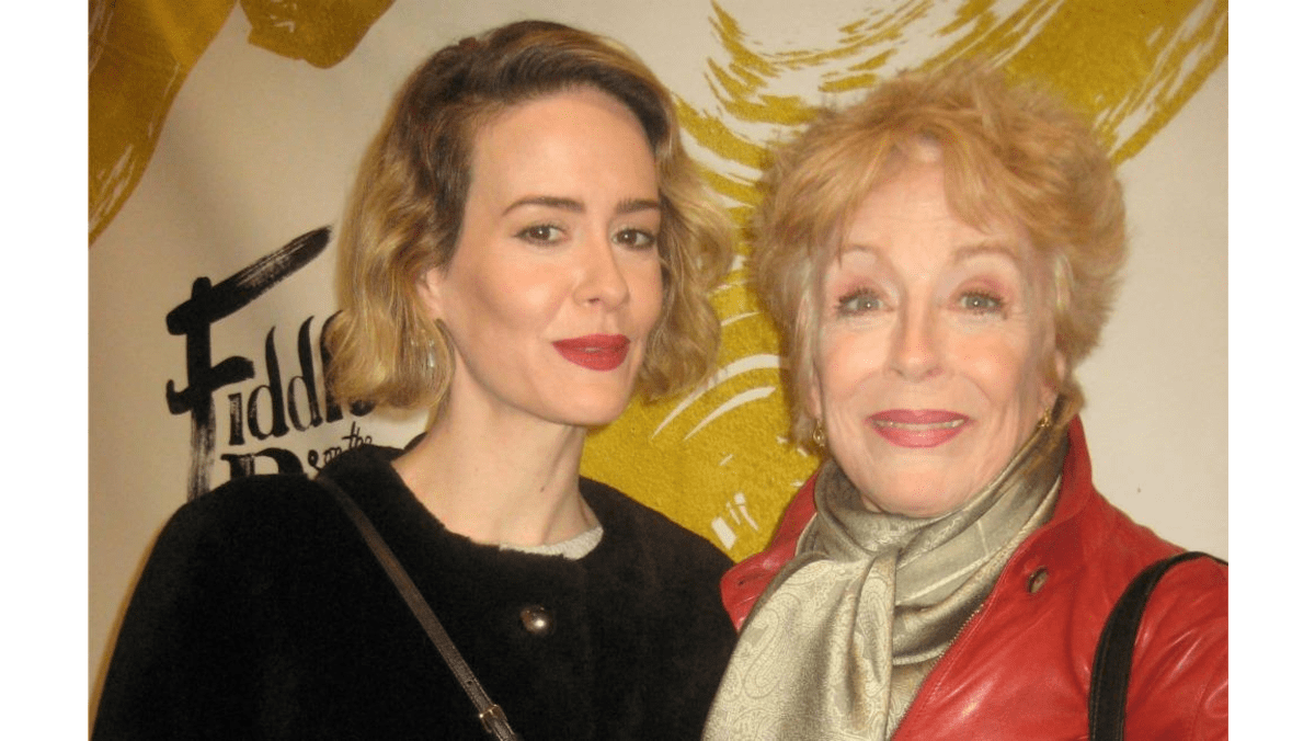 Holland Taylor Gushes Over Sarah Paulson 8days