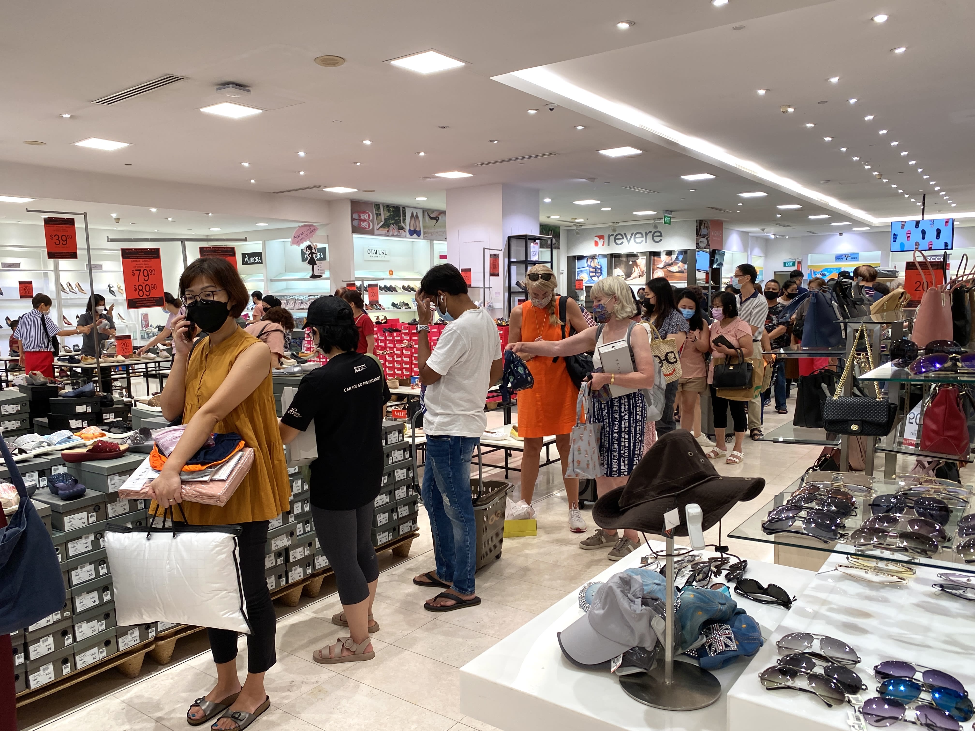 Huge Crowds At OG Orchard Point After Closure Announcement - 8days