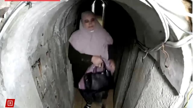 辛瓦尔妻子藏匿期间 被揭拥爱马仕名包 - 8world