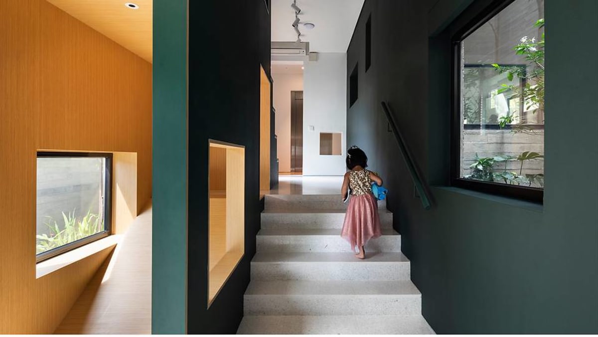 In Singapore, a house with 80 windows – that bring the family closer ...