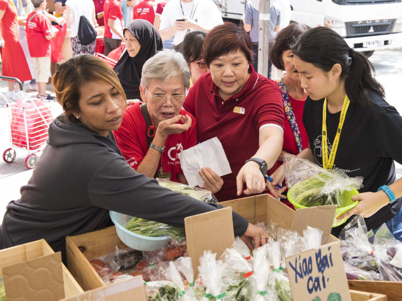 Pop-up food market for the needy to ‘shop’ for fresh produce - TODAY