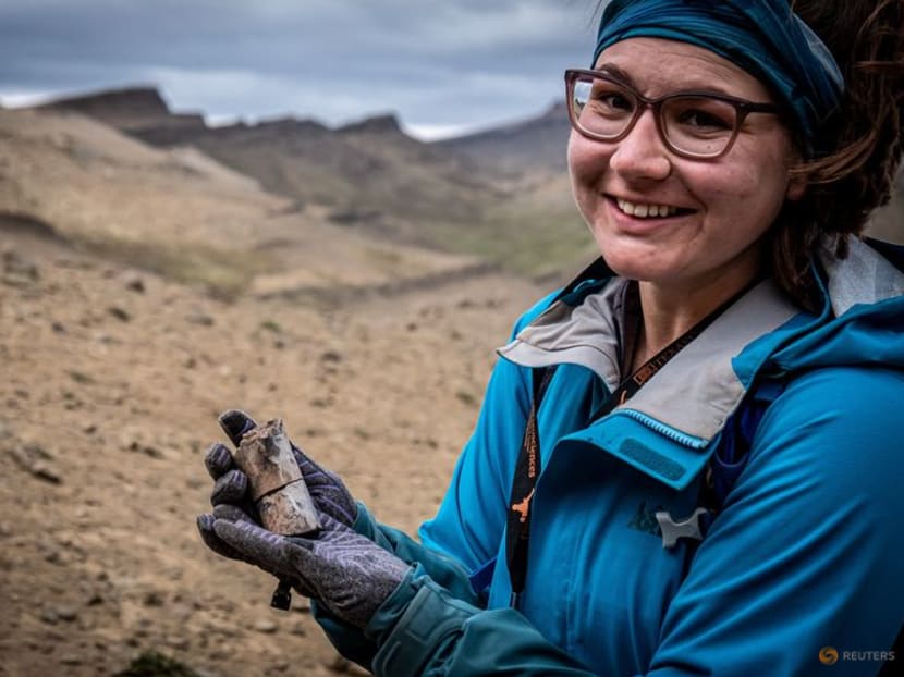 Scientists unearth megaraptors, feathered dinosaur fossils in Chile's ... Scientists unearth megaraptors, feathered dinosaur fossils in Chile's ...