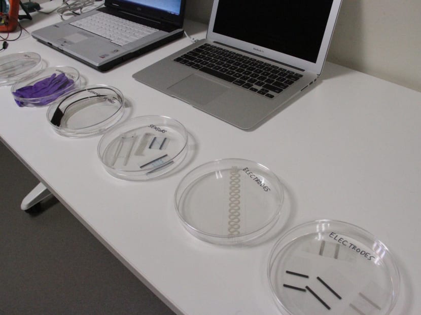 NUS scientists develop new liquid-based tactile sensors - TODAY NUS scientists develop new liquid-based tactile sensors - TODAY