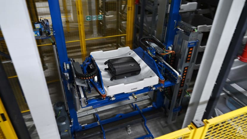 Changi Airport Terminal 2 introduces fully automated baggage storage ...